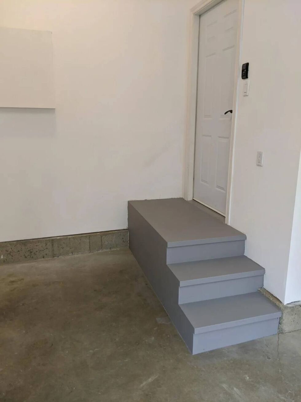 Versatile Vertical Platform Lifts for Indoor and Outdoor Use